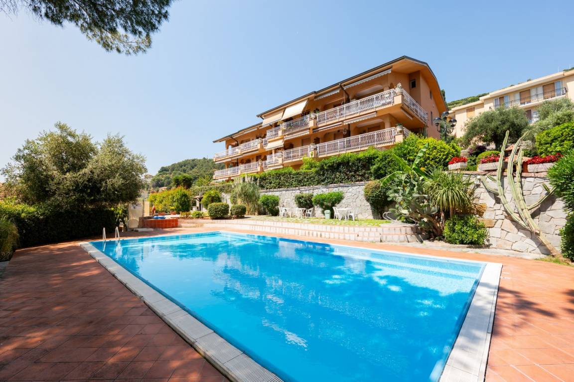 63 M² Apartamento ∙ 1 Habitación ∙ 4 Huéspedes - Bordighera