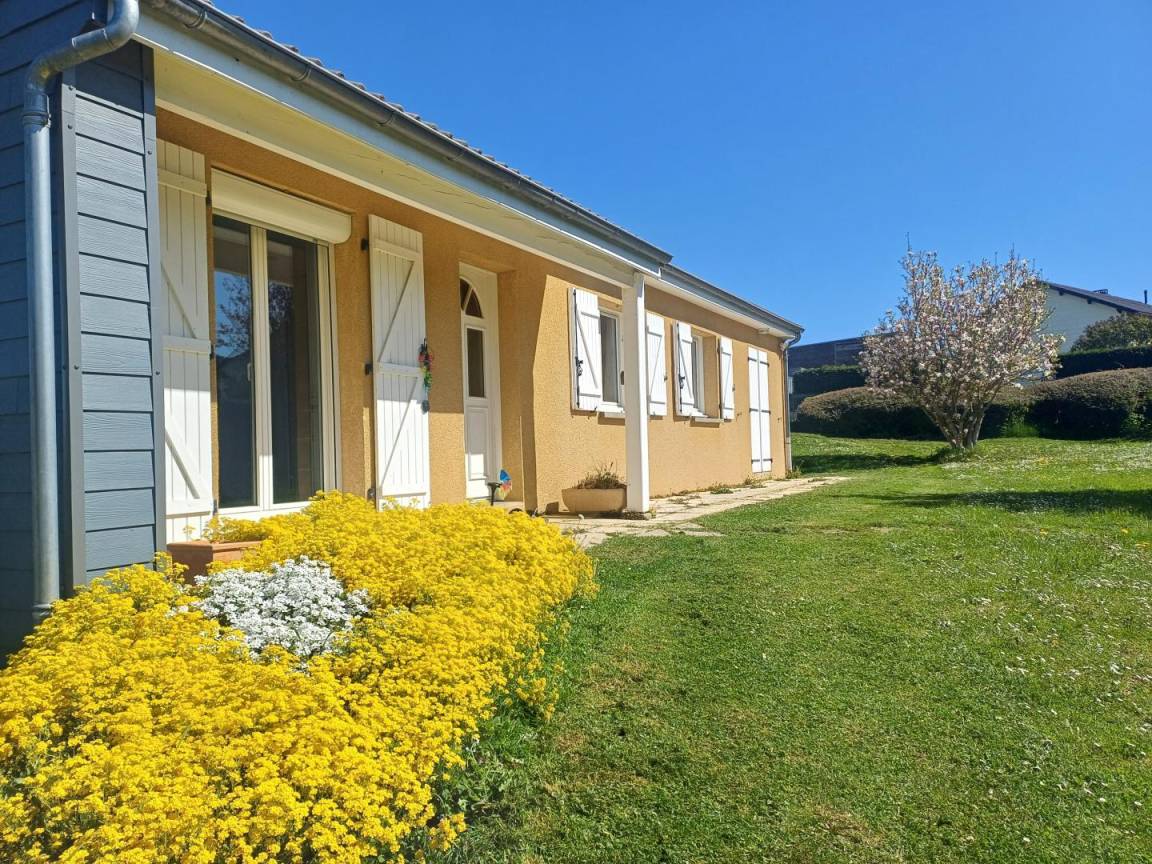 111 M² Gîte ∙ 3 Chambres ∙ 6 Personnes - Aydat