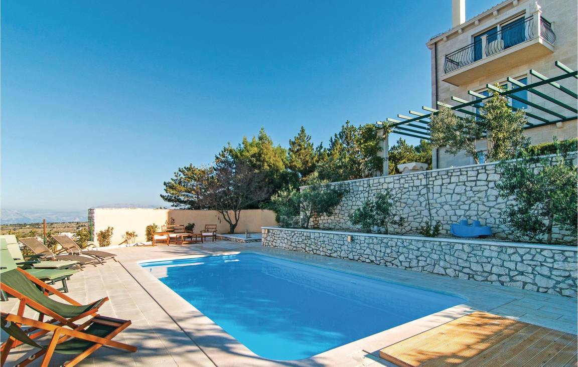 239 M² Apartment ∙ 5 Bedrooms ∙ 11 Guests - Supetar