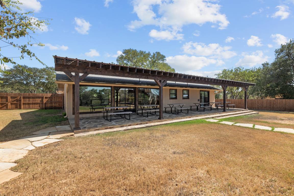 223 M² House ∙ 5 Bedrooms ∙ 10 Guests - Kerrville, TX