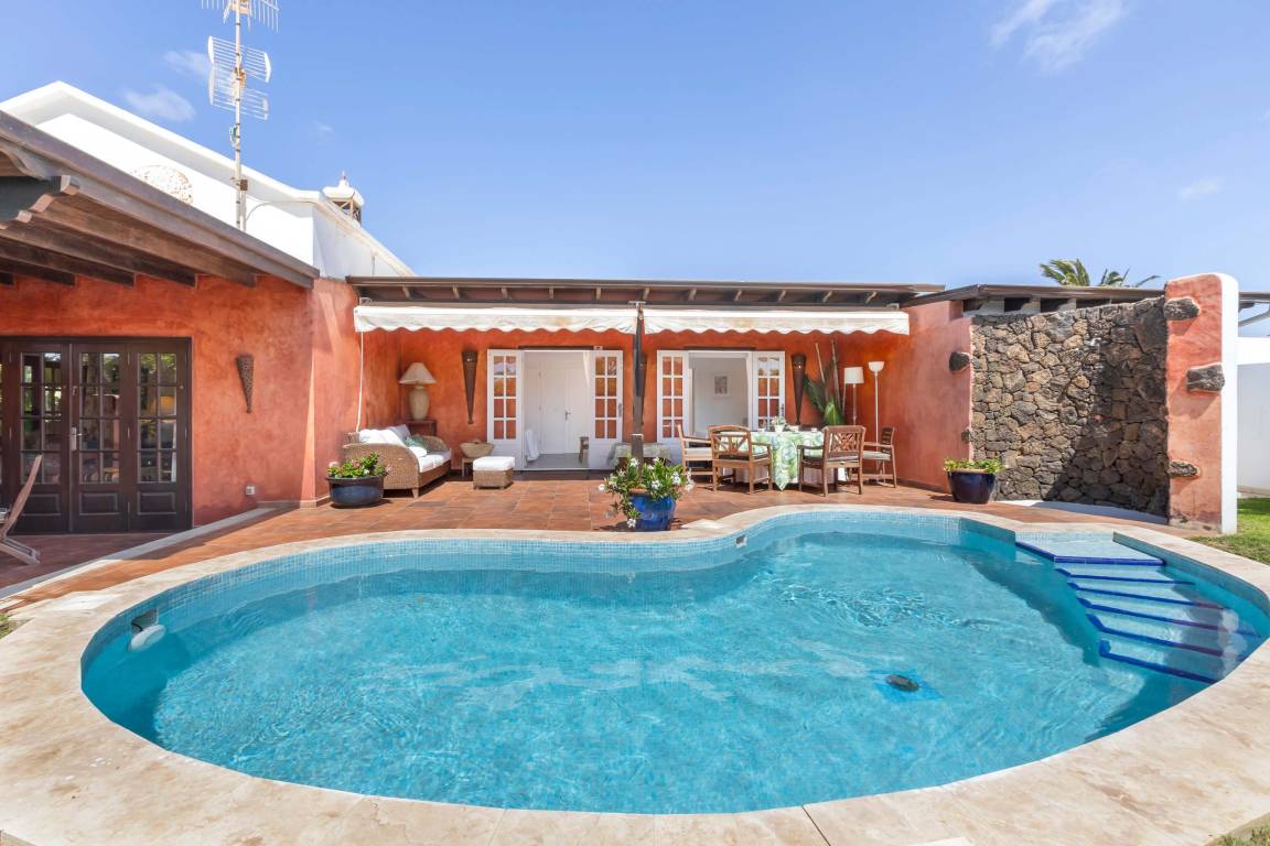 200 M² Ferienhaus ∙ 4 Schlafzimmer ∙ 8 Gäste - Arrecife