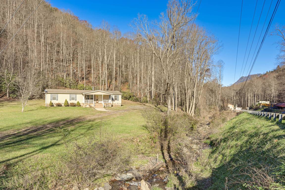 160 M² House ∙ 3 Bedrooms ∙ 9 Guests - Robbinsville, NC