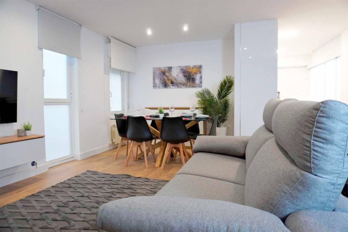 70 M² Apartamento ∙ 2 Habitaciones ∙ 6 Huéspedes - León, España