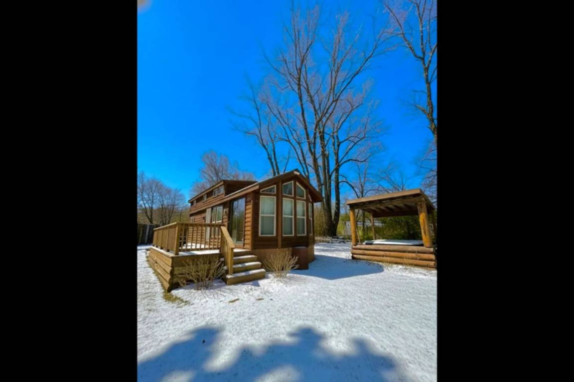 Apartment ∙ 1 Bedroom ∙ 6 Guests - Greenwood, IN