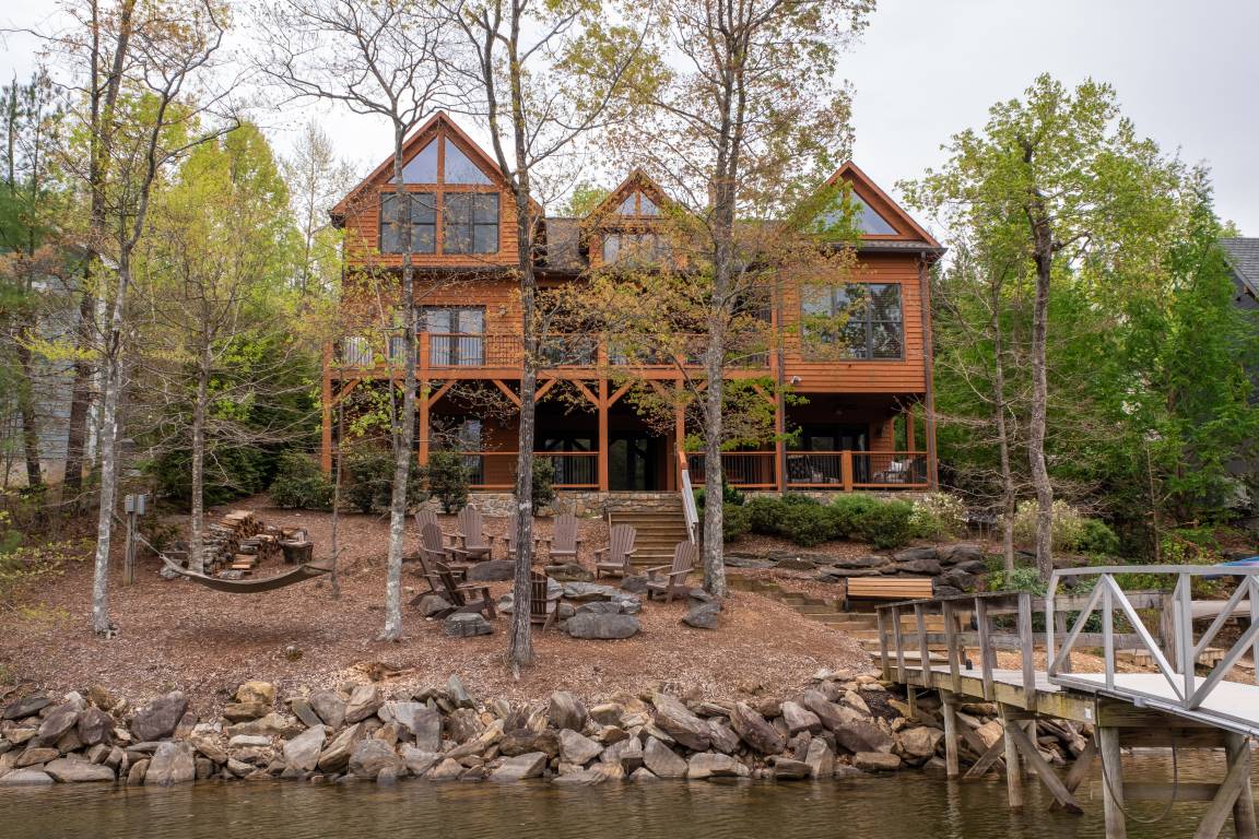562 M² Cabin ∙ 5 Bedrooms ∙ 12 Guests - Lake James, NC
