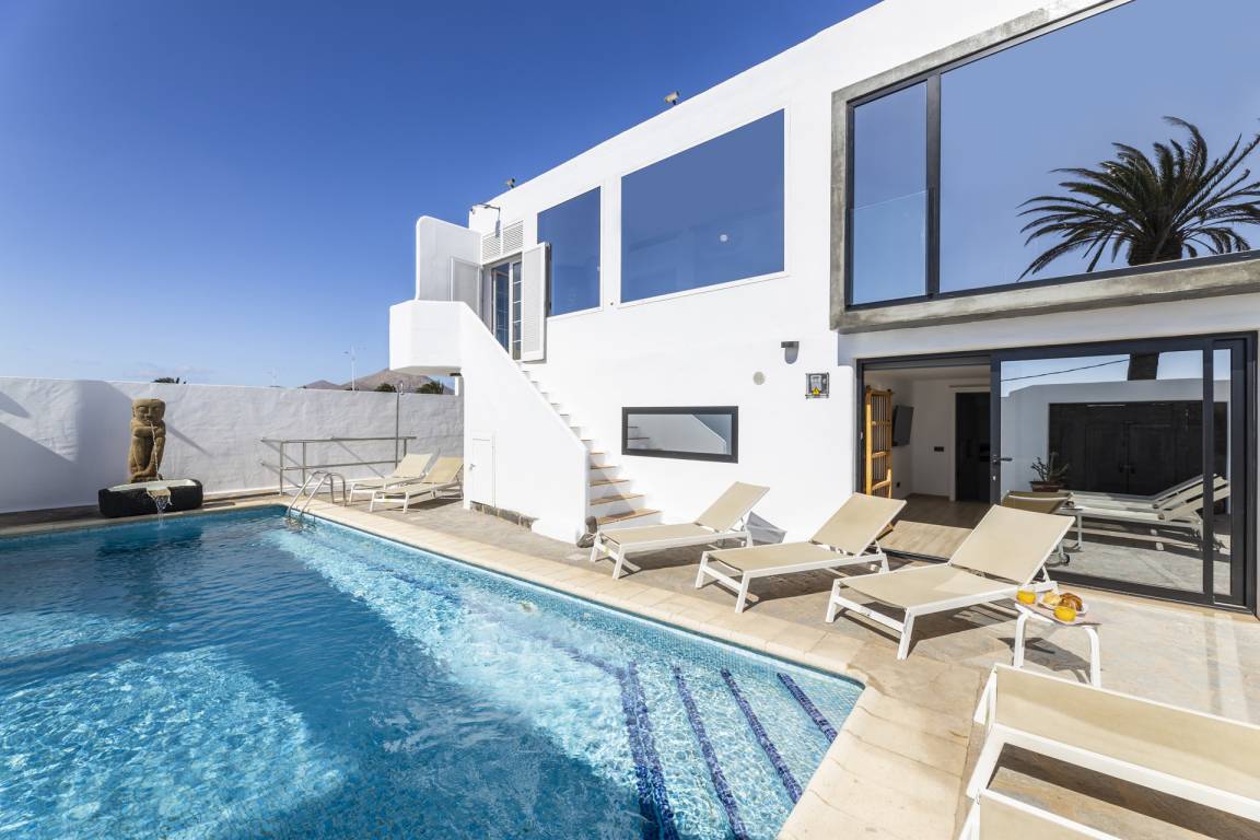 250 M² Villa ∙ 4 Bedrooms ∙ 8 Guests - Arrecife