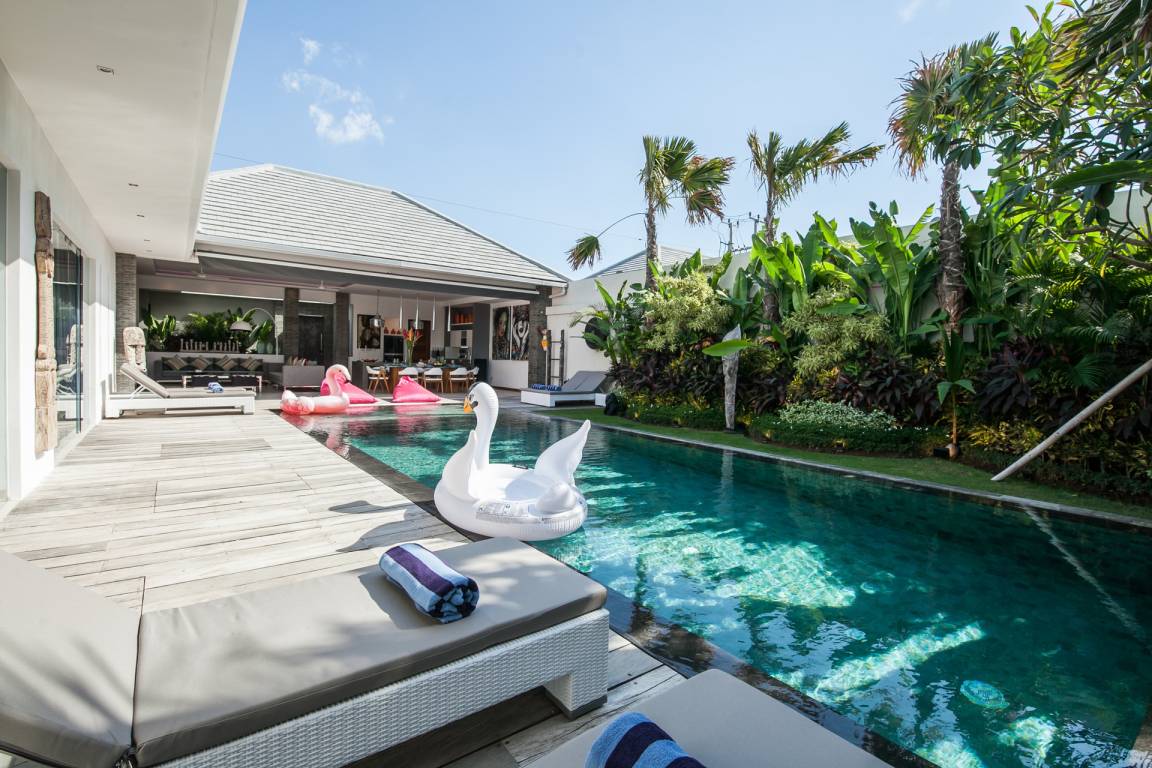 600 M² Villa ∙ 3 Bedrooms ∙ 8 Guests - Seminyak