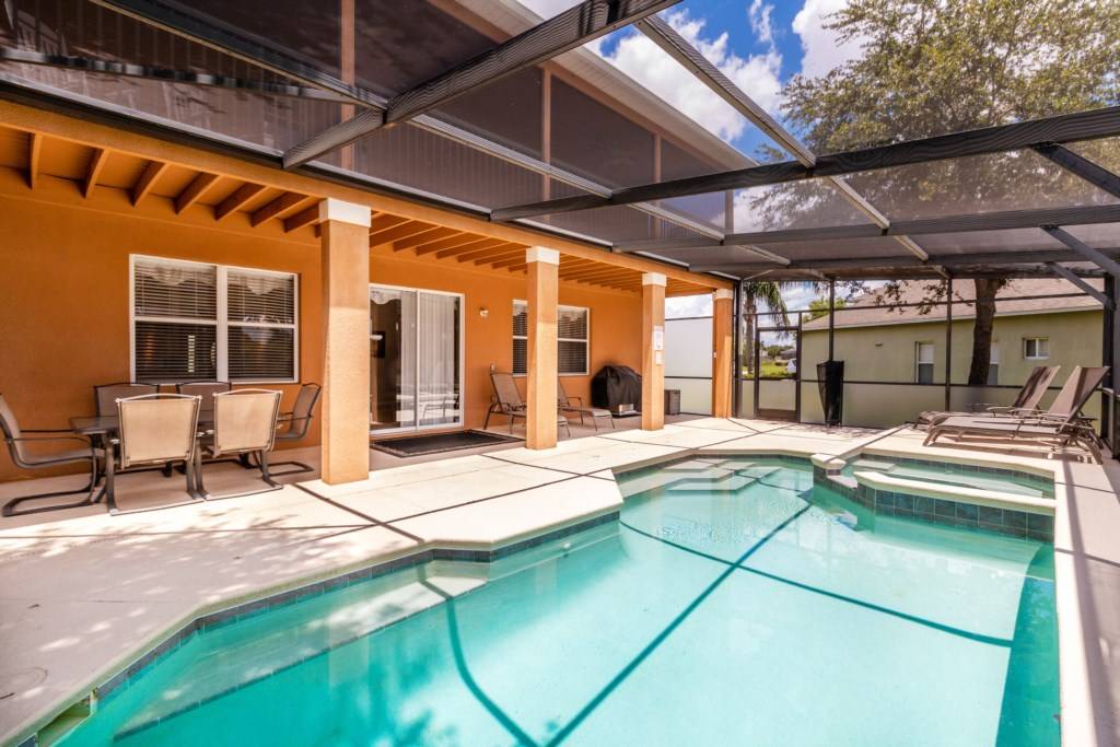 299 M² House ∙ 5 Bedrooms ∙ 10 Guests - Davenport, FL