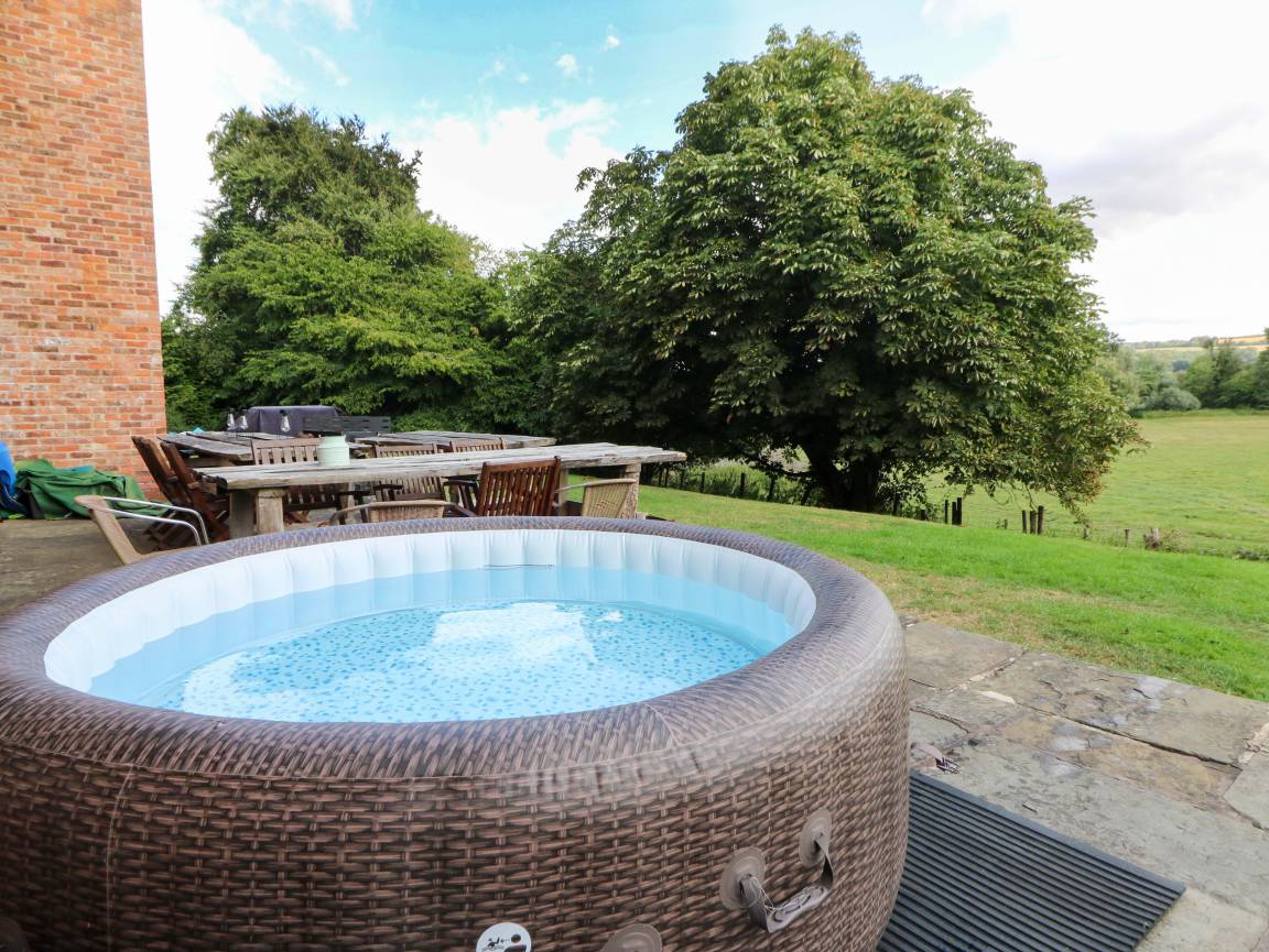 Cottage ∙ 7 Bedrooms ∙ 16 Guests - Welshpool