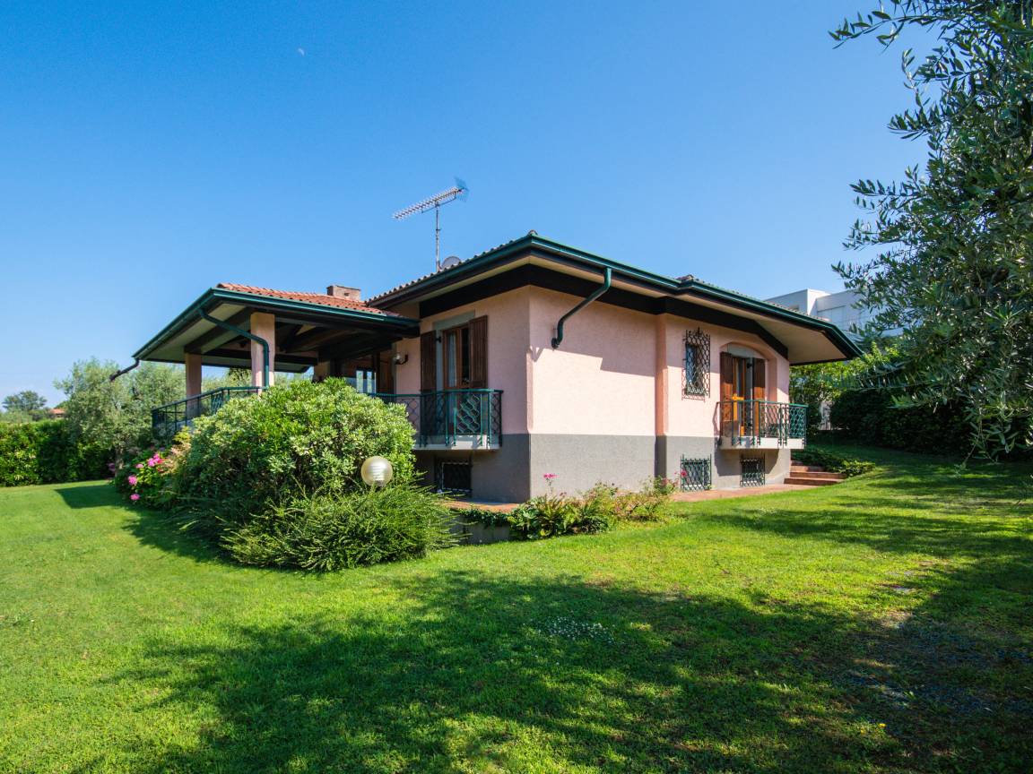 300 M² Villa ∙ 4 Schlafzimmer ∙ 9 Gäste - Toscolano-Maderno
