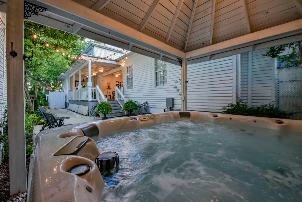 Hotel ∙ 1 Bedroom ∙ 2 Guests - Tuscaloosa, AL