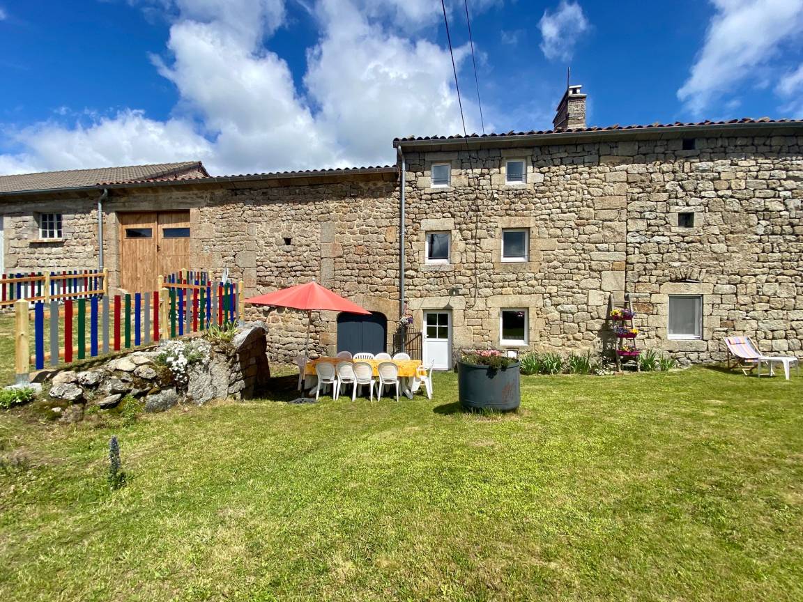 130 M² Cottage ∙ 4 Chambres ∙ 10 Personnes - Saugues
