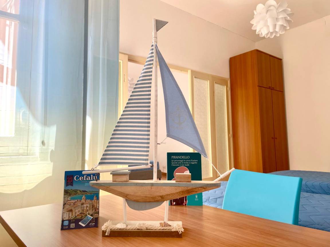 121 M² Appartamento Vacanza ∙ 4 Camere Da Letto ∙ 7 Ospiti - Cefalù