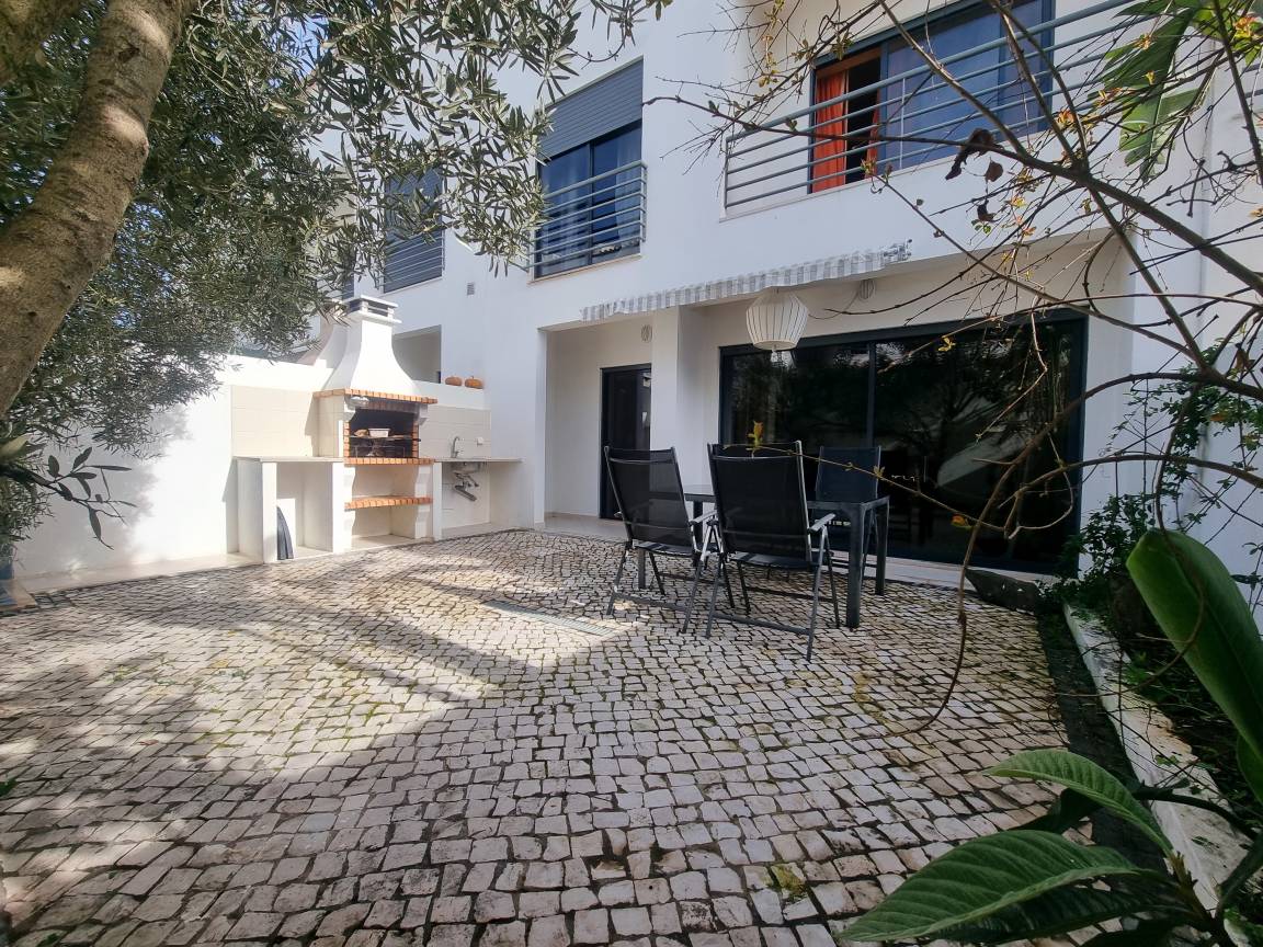300 M² Casa ∙ 4 Quartos ∙ 8 Hóspedes - Altura