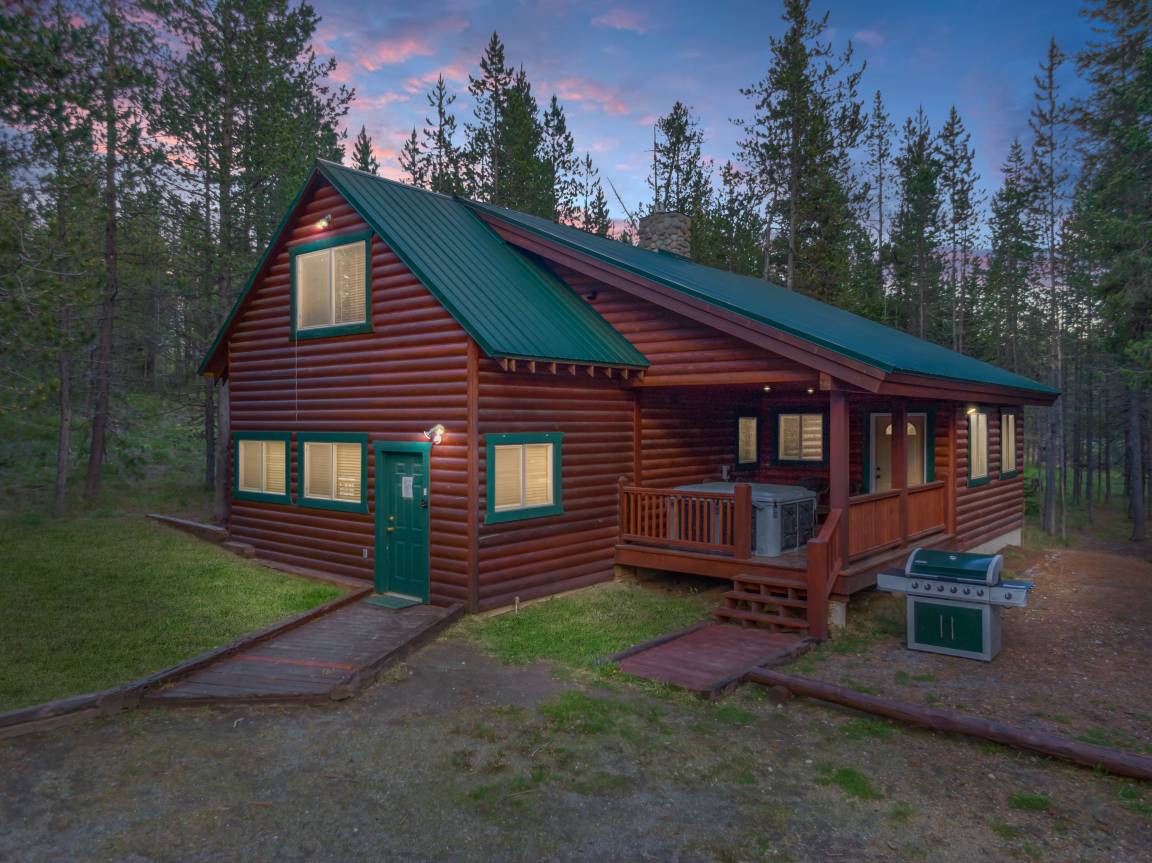 144 M² Cabin ∙ 3 Bedrooms ∙ 10 Guests - Island Park, ID