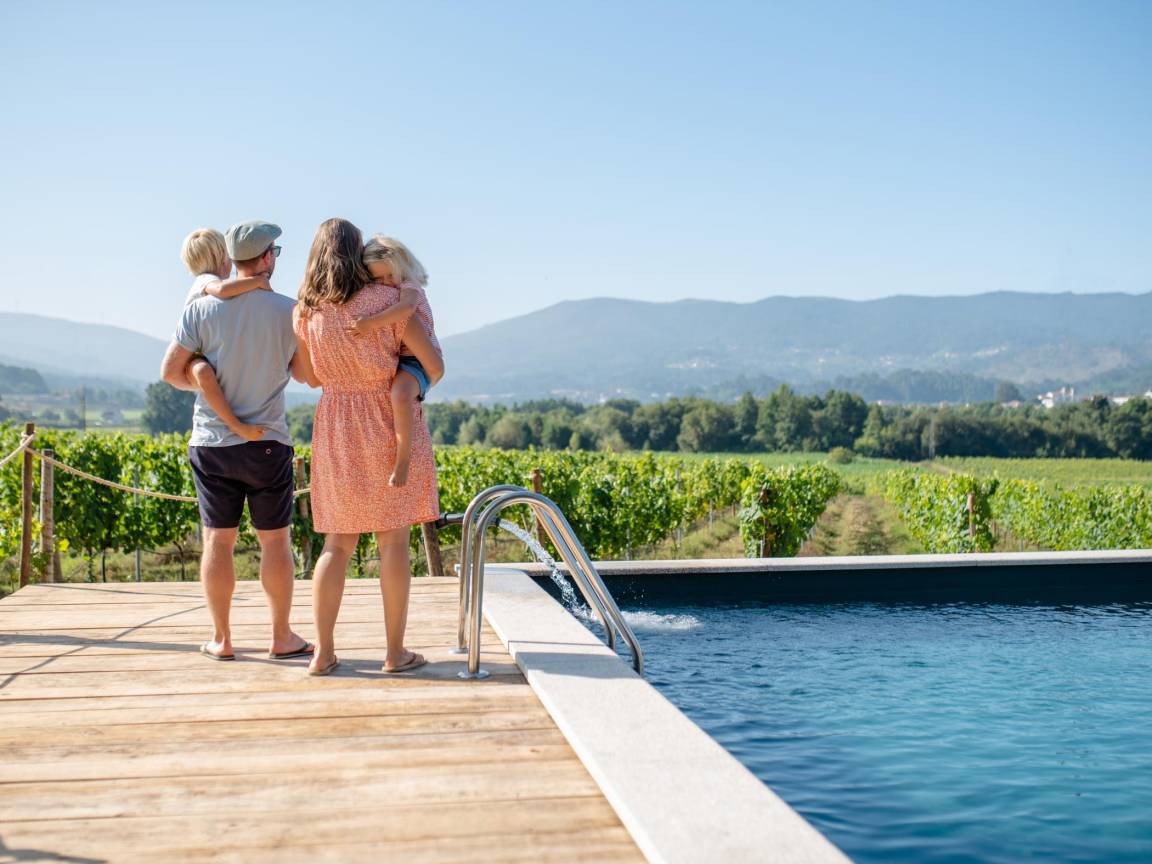 300 M² Apartamento ∙ 6 Quartos ∙ 26 Hóspedes - Monção