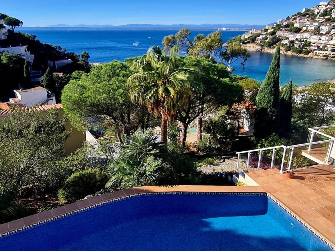 265 M² Villa ∙ 3 Bedrooms ∙ 6 Guests - Roses