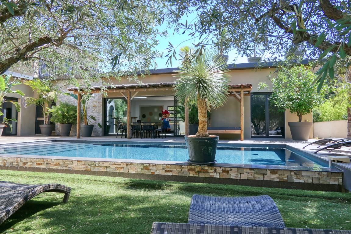 200 M² Villa ∙ 4 Chambres ∙ 8 Personnes - Avignon