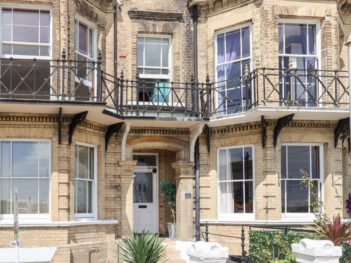 Cottage ∙ 2 Bedrooms ∙ 6 Guests - Lowestoft