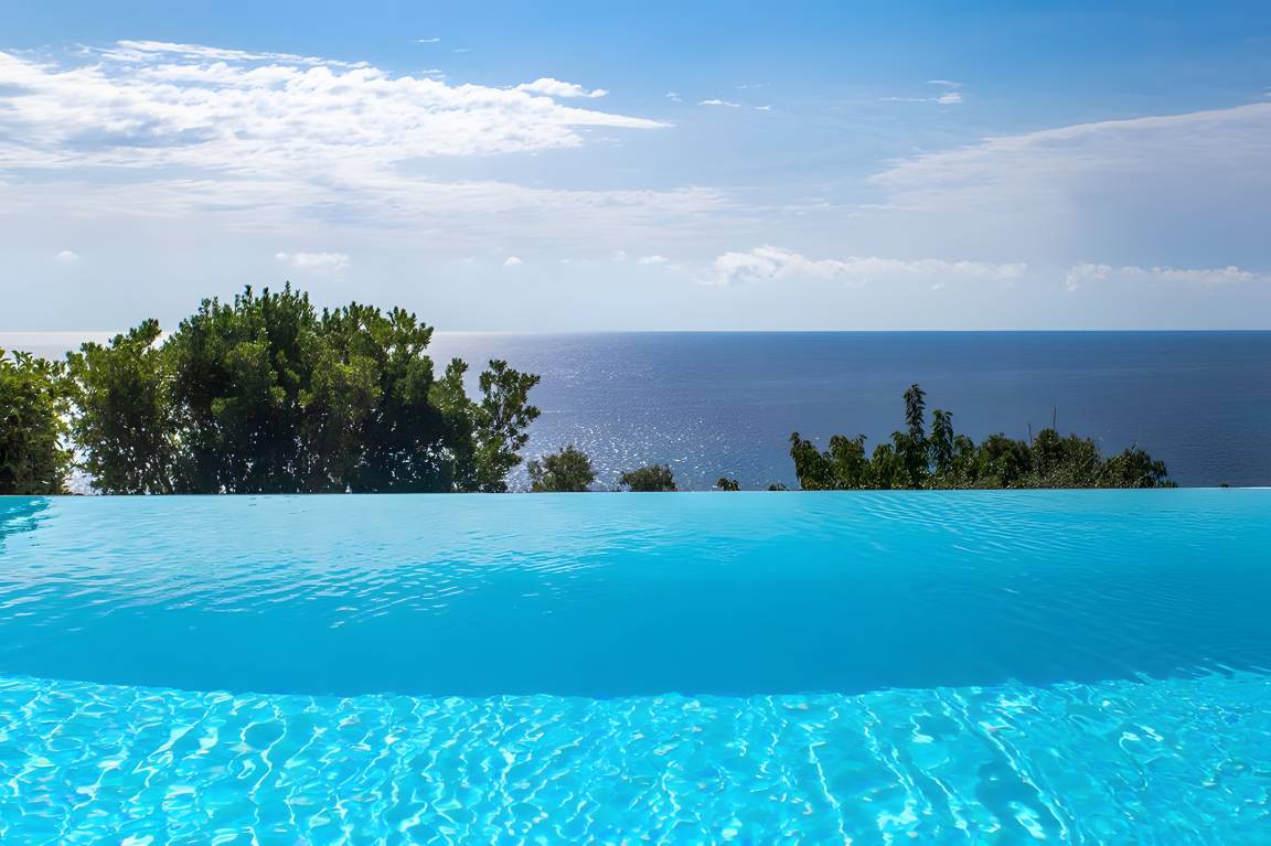 200 M² Villa ∙ 5 Bedrooms ∙ 12 Guests - Solenzara