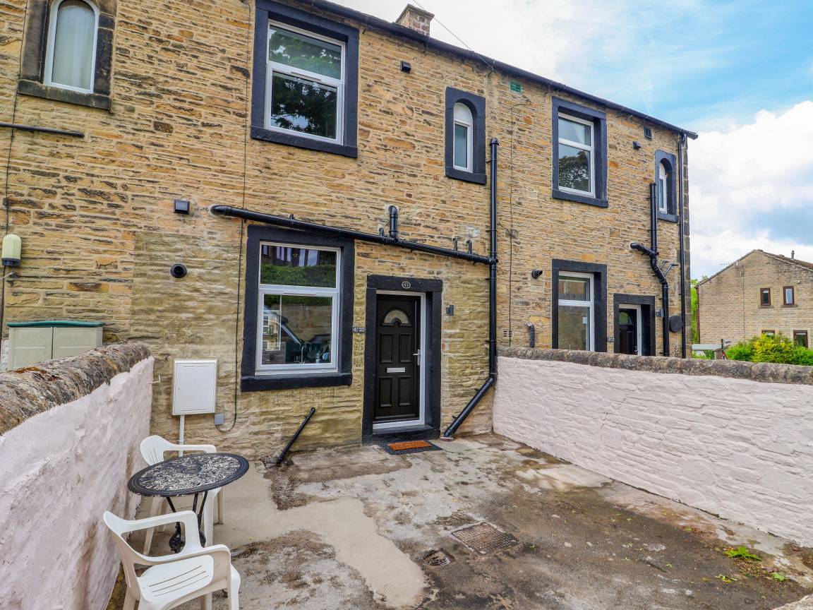 Cottage ∙ 2 Bedrooms ∙ 4 Guests - Skipton Castle