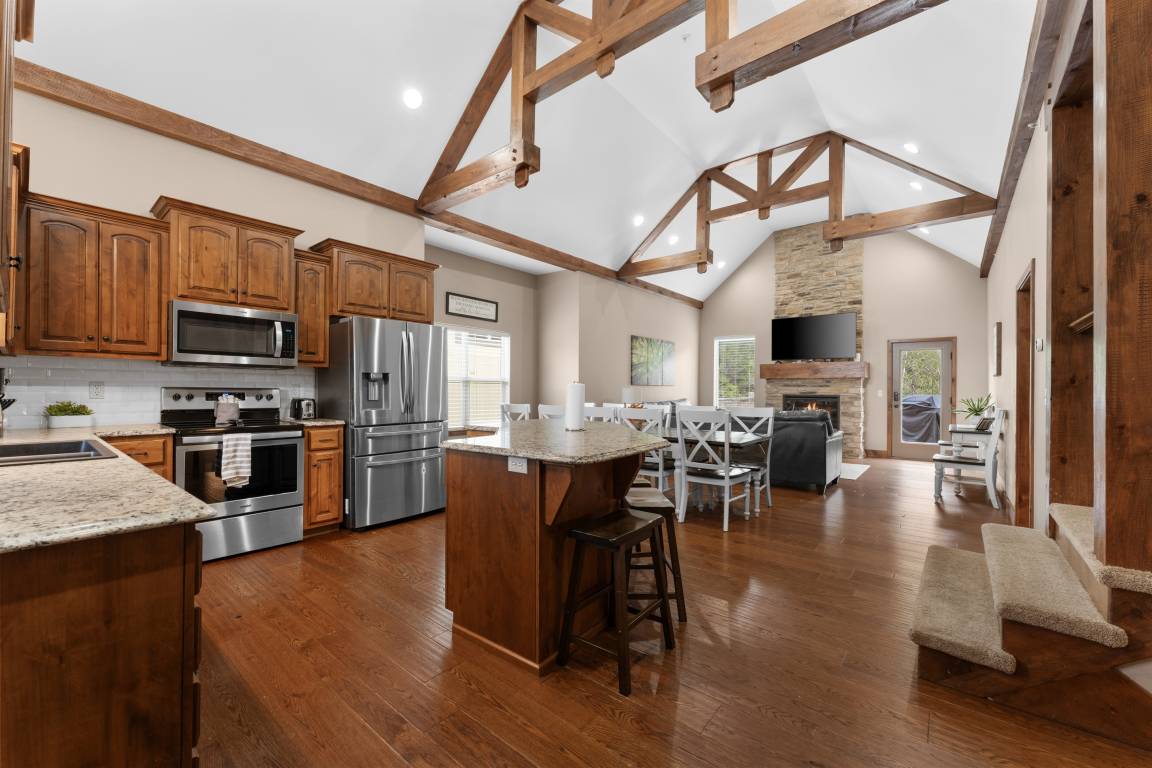 307 M² Lodge ∙ 7 Bedrooms ∙ 18 Guests - Table Rock Lake