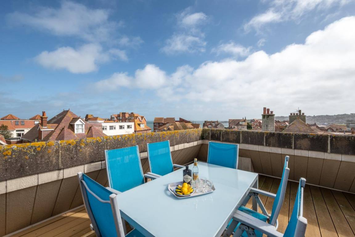 Apartment ∙ 3 Bedrooms ∙ 6 Guests - Swanage
