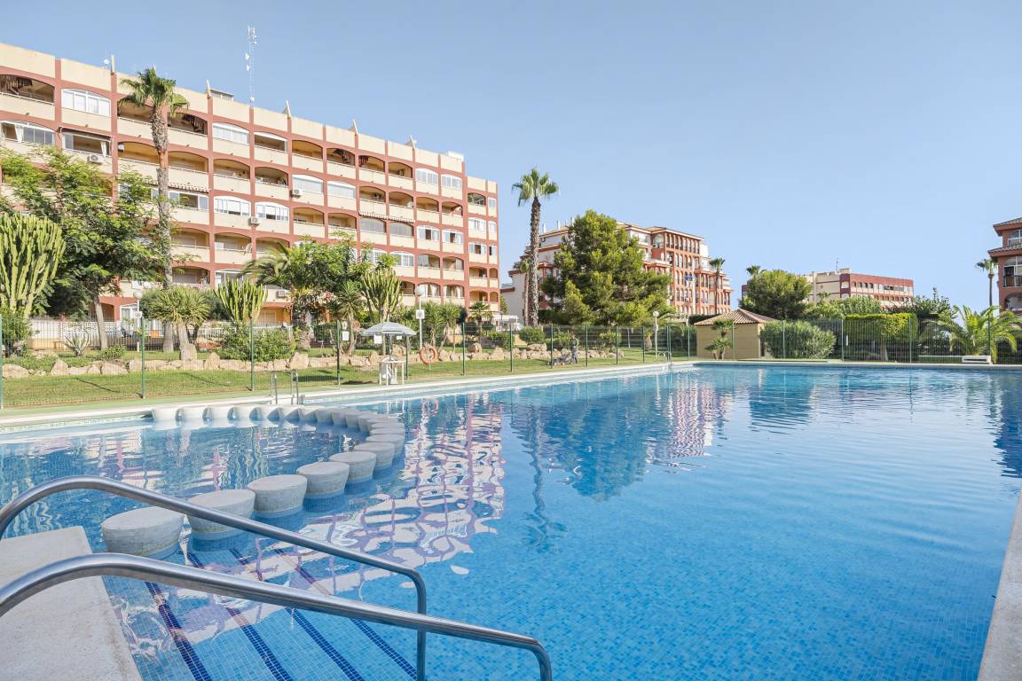 76 M² Apartamento ∙ 3 Habitaciones ∙ 5 Huéspedes - Torrevieja
