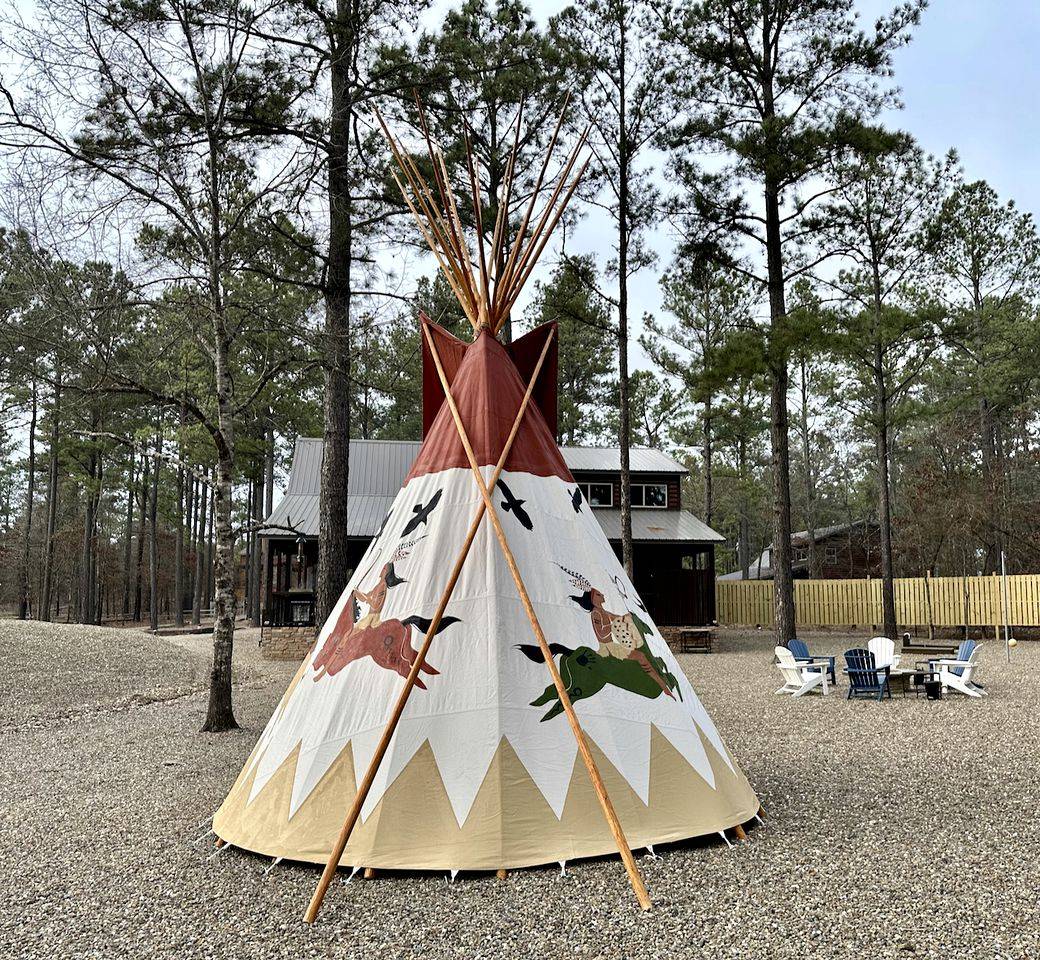 Camping ∙ 3 Bedrooms ∙ 10 Guests - Broken Bow, OK