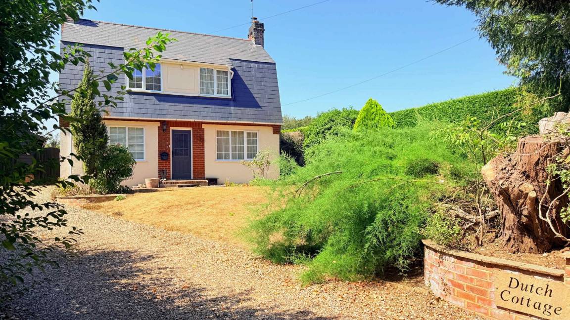 Apartment ∙ 2 Bedrooms ∙ 4 Guests - Hedingham Castle