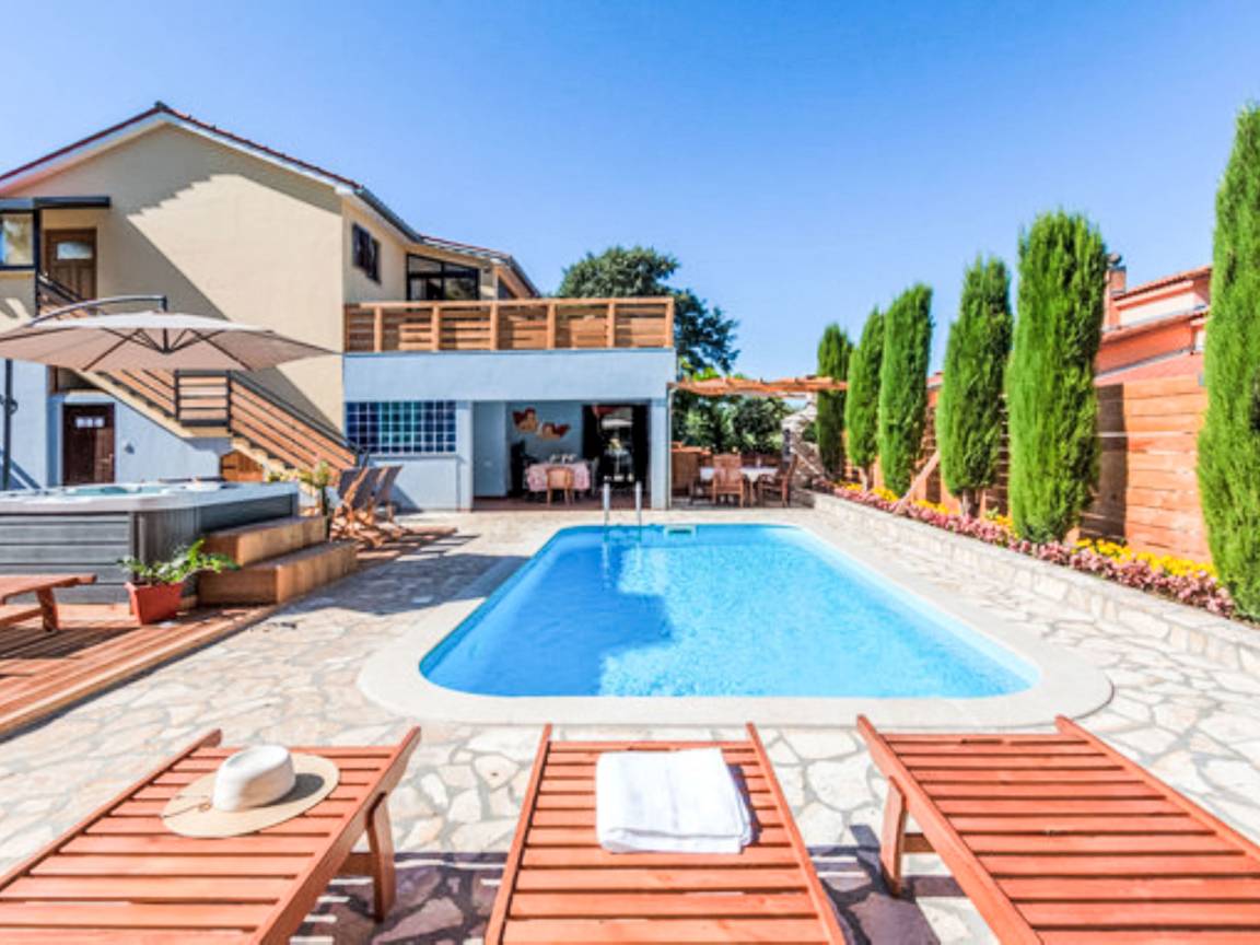 233 M² House ∙ 6 Bedrooms ∙ 12 Guests - Pula