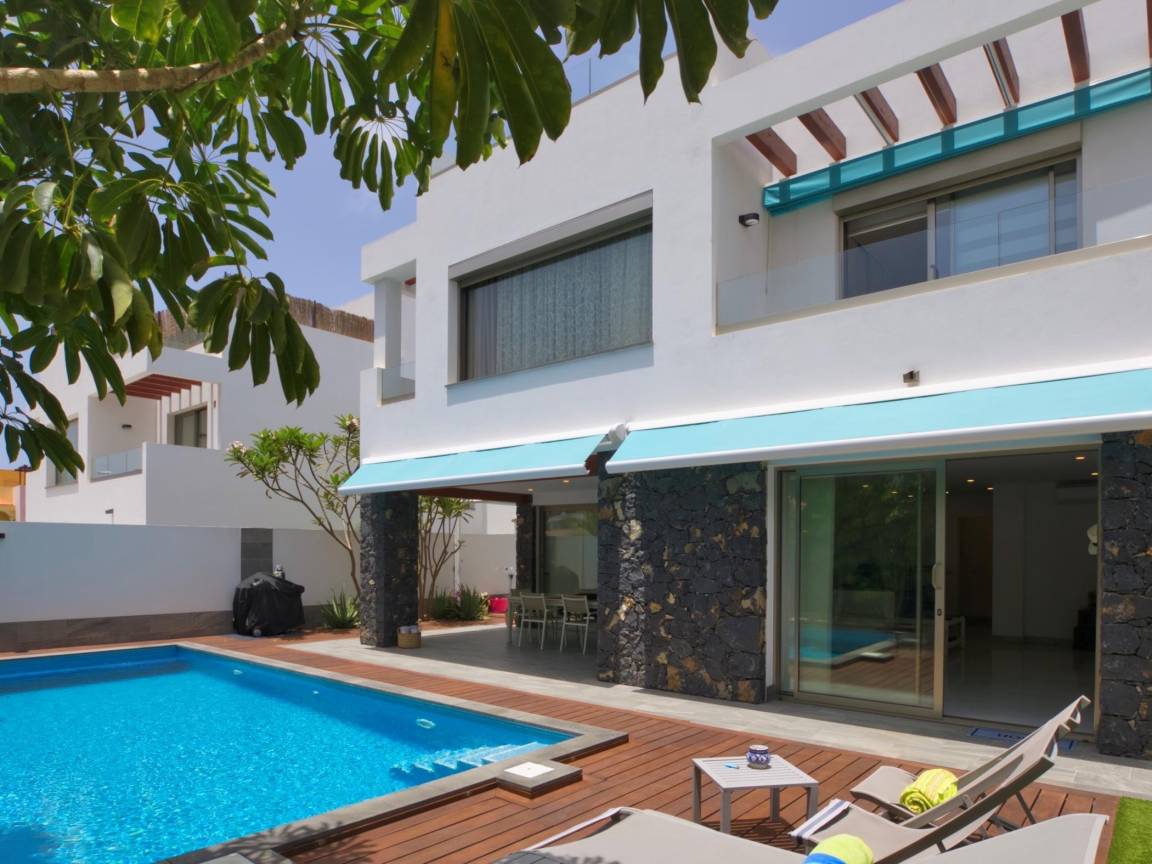 200 M² Villa ∙ 3 Bedrooms ∙ 6 Guests - Los Cristianos
