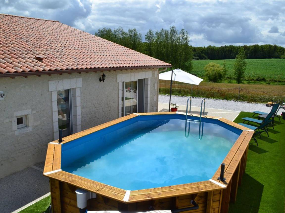 158 M² Cottage ∙ 4 Bedrooms ∙ 8 Guests - Charente