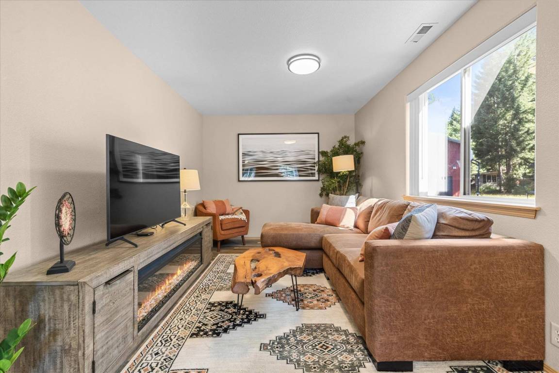 93 M² House ∙ 2 Bedrooms ∙ 4 Guests - Triple Play Family Fun Park, Hayden Lake