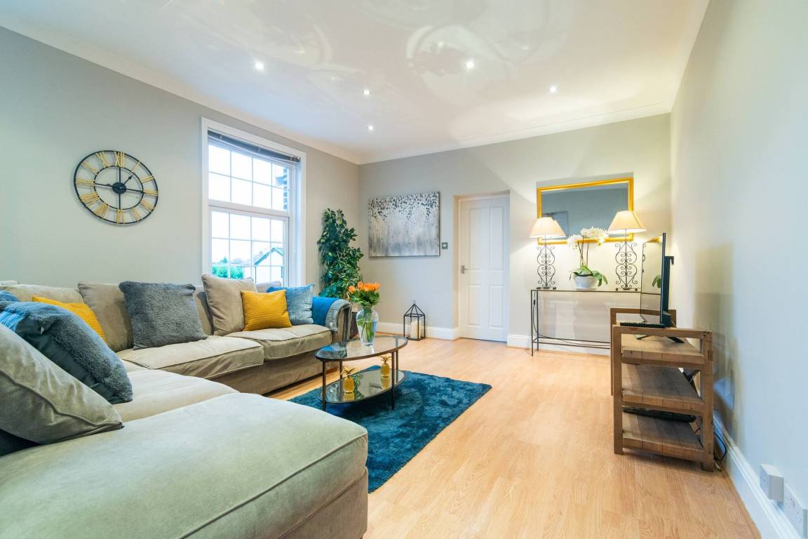 139 M² Apartment ∙ 2 Bedrooms ∙ 4 Guests - Knutsford