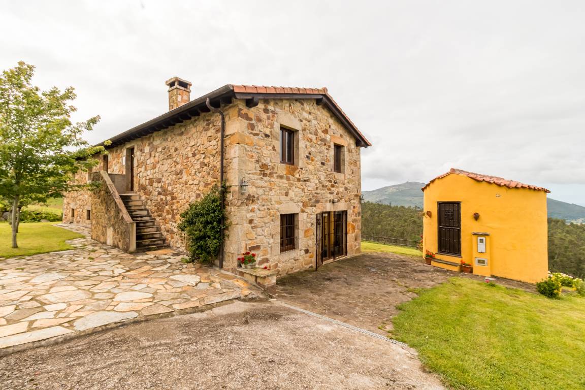 250 M² Apartamento ∙ 4 Habitaciones ∙ 10 Huéspedes - Liérganes