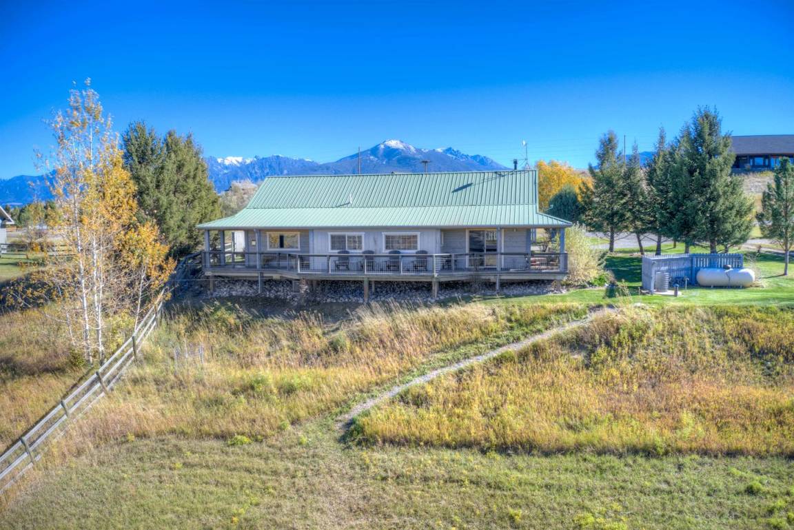 House ∙ 4 Bedrooms ∙ 10 Guests - Emigrant, MT