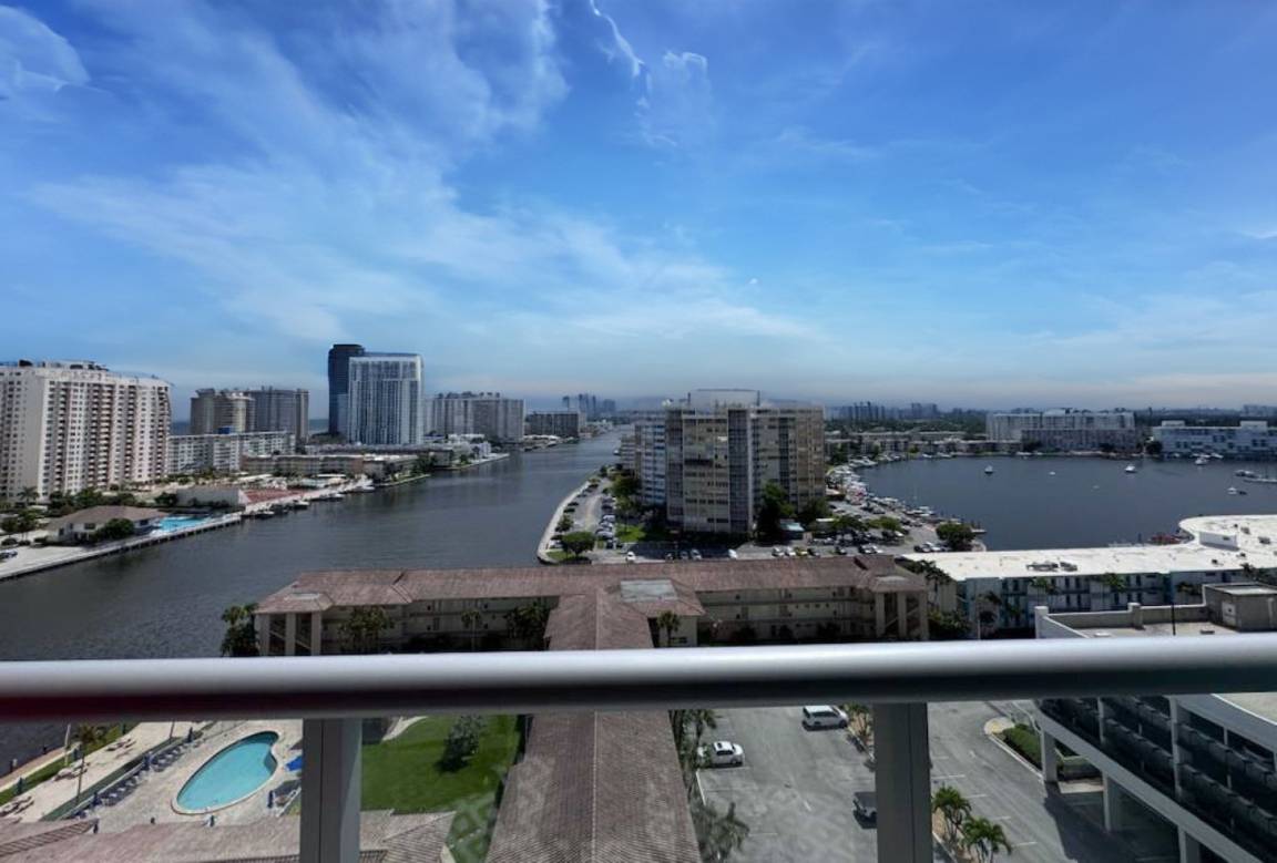 357 M² Apartamento ∙ 1 Habitación ∙ 4 Huéspedes - Hallandale Beach, FL