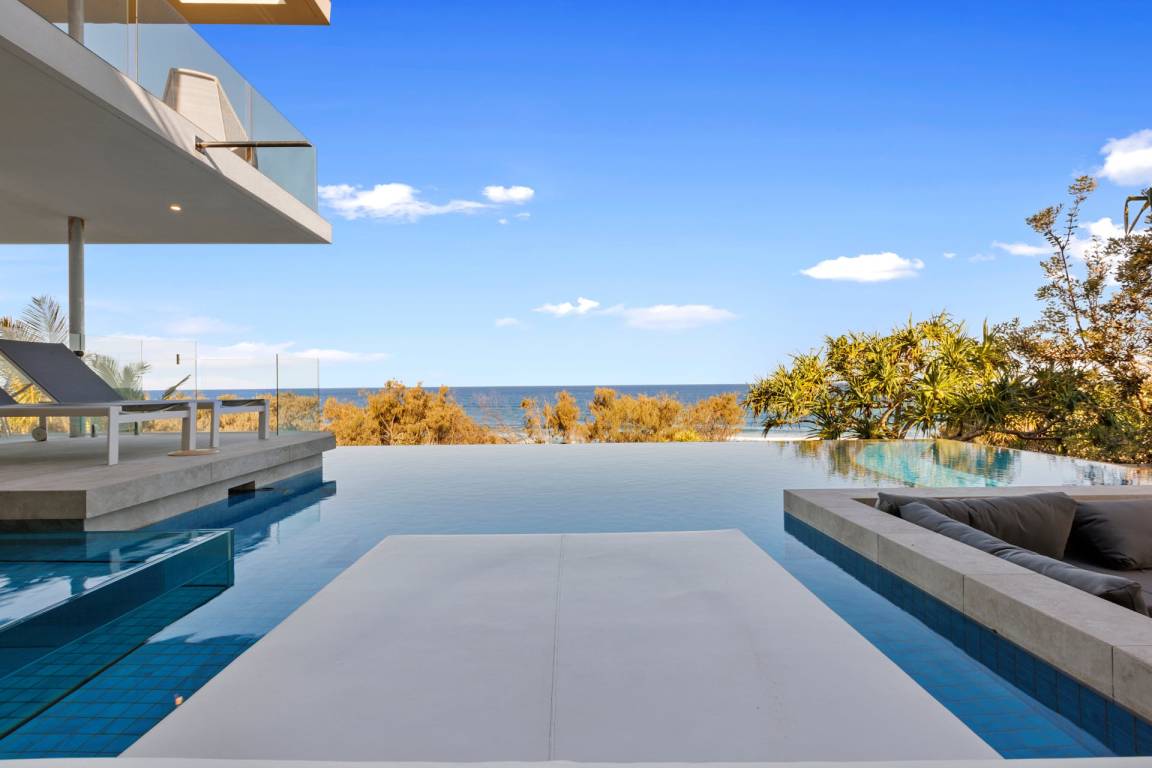 833 M² House ∙ 4 Bedrooms ∙ 8 Guests - Noosa Heads