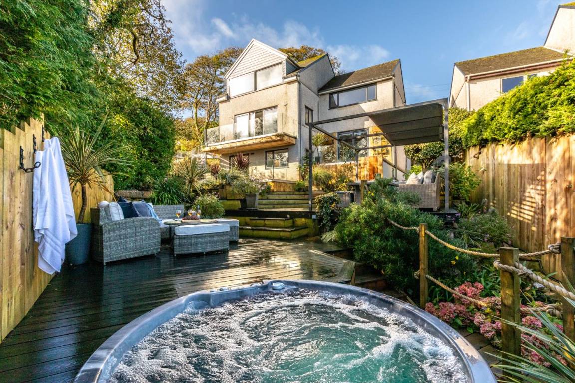 Cottage ∙ 4 Bedrooms ∙ 8 Guests - Carbis Bay