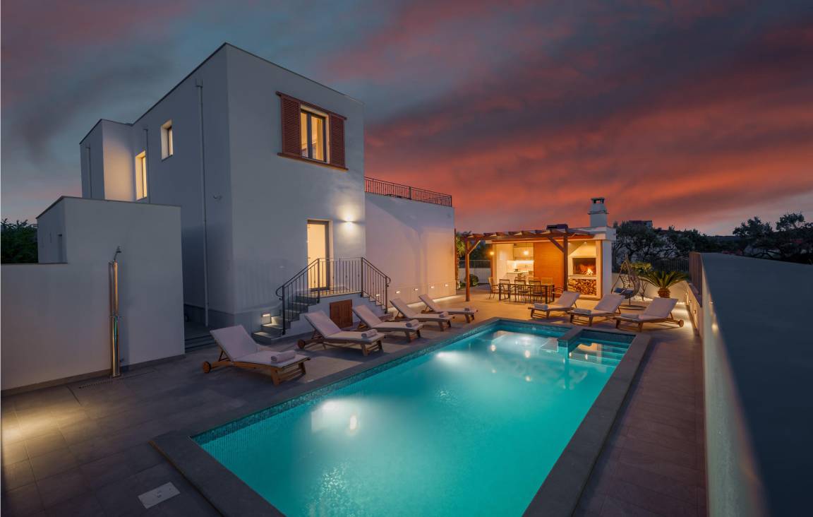 200 M² House ∙ 6 Bedrooms ∙ 10 Guests - Trogir