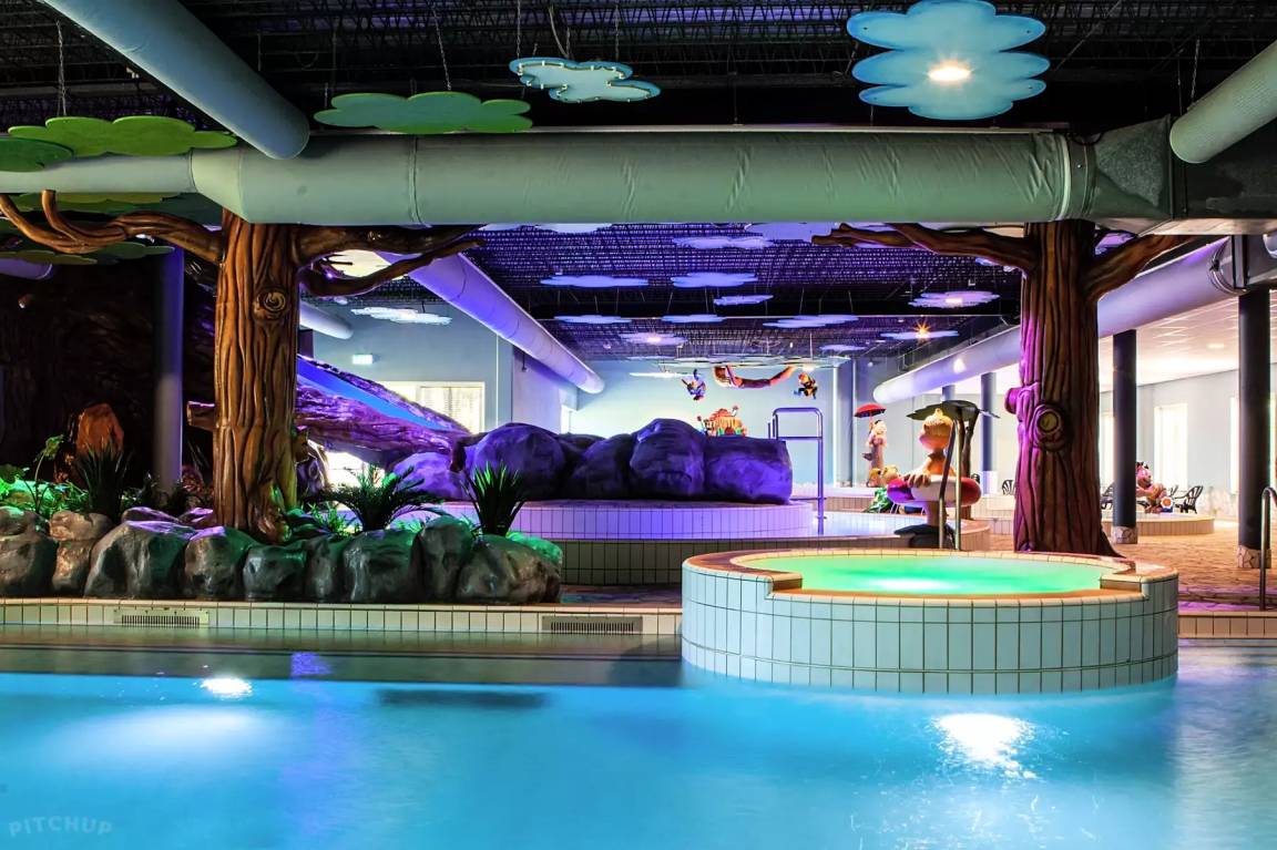 68 M² Caravan ∙ 2 Bedrooms ∙ 4 Guests - Venlo