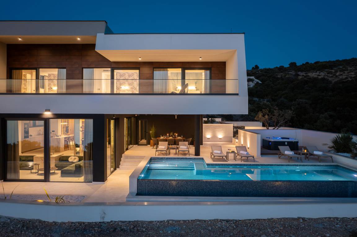 300 M² Villa ∙ 4 Chambres ∙ 10 Personnes - Brodarica