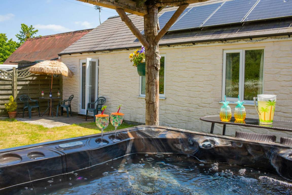 56 M² Cottage ∙ 2 Bedrooms ∙ 5 Guests - Saint Dogmaels