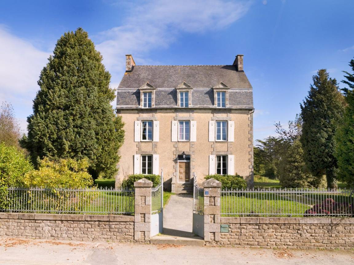 Villa ∙ 4 Bedrooms ∙ 8 Guests - Merdrignac
