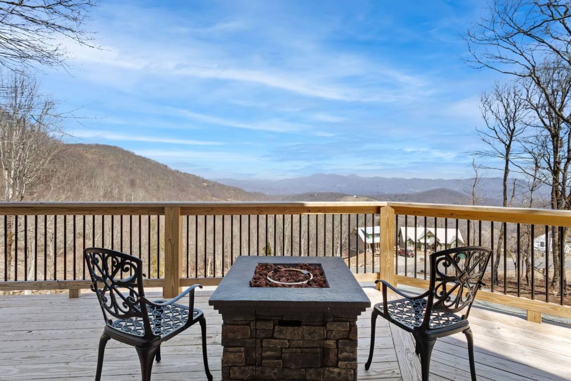 302 M² Cabin ∙ 4 Bedrooms ∙ 14 Guests - Sugar Mountain, NC