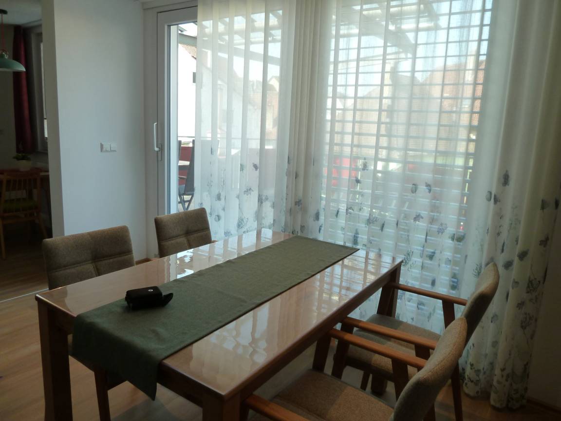 100 M² Ferienwohnung ∙ 2 Schlafzimmer ∙ 4 Gäste - Beuron