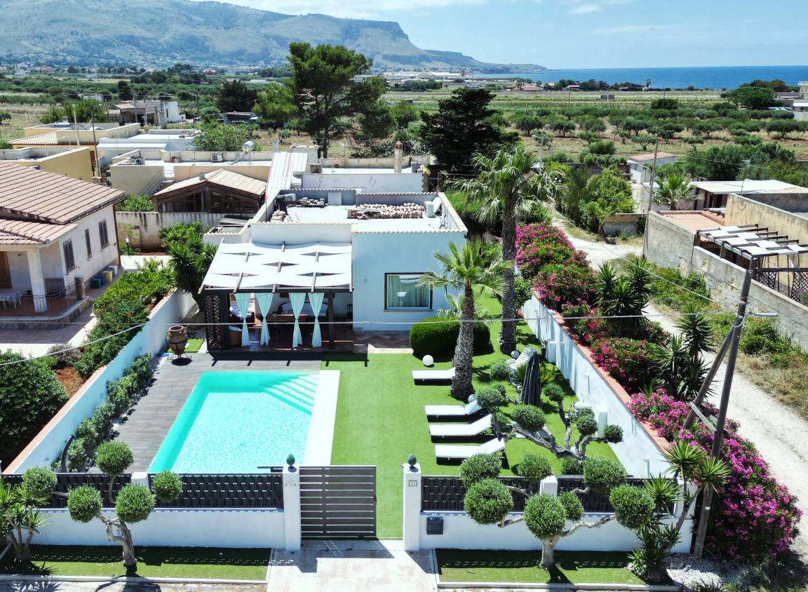 600 M² Villa ∙ 2 Bedrooms ∙ 6 Guests - Trapani