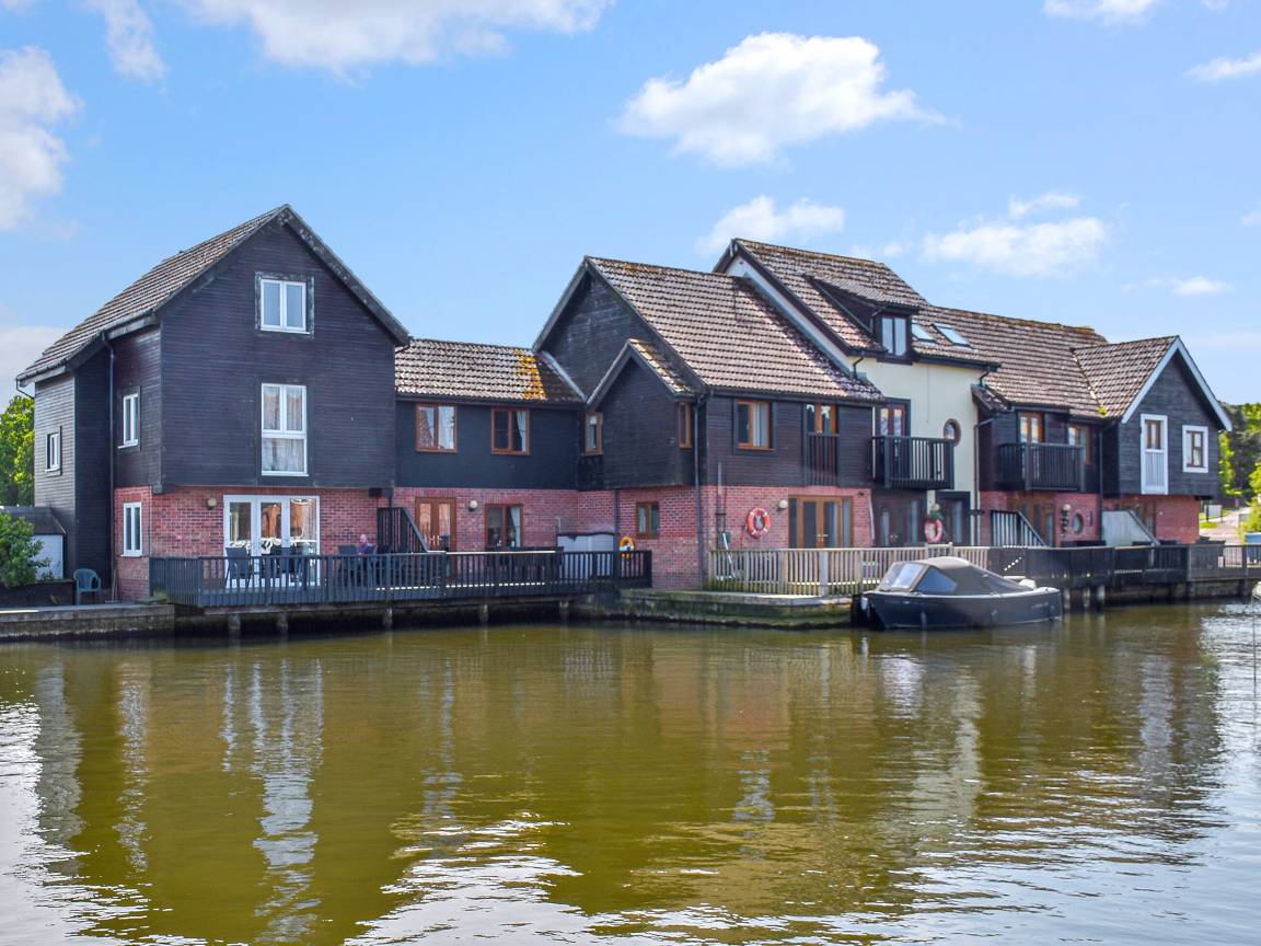 Cottage ∙ 2 Bedrooms ∙ 4 Guests - Wroxham