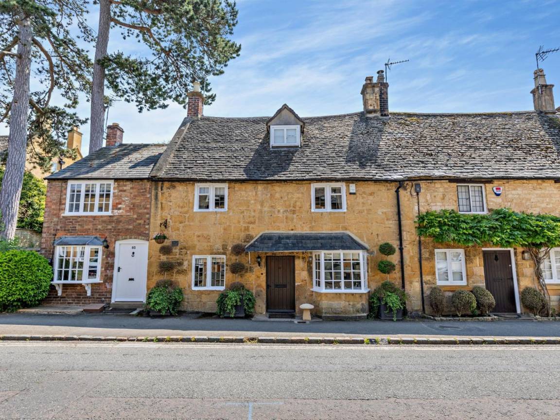 Cottage ∙ 2 Bedrooms ∙ 4 Guests - Winchcombe